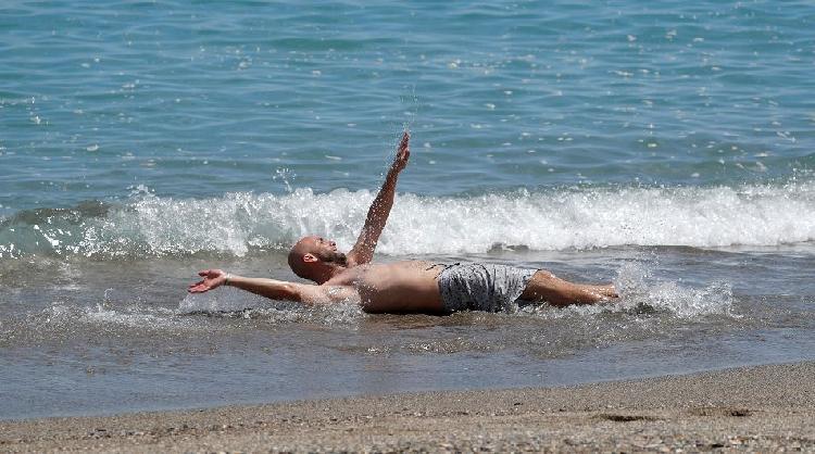 Spain reopens beaches, reports zero new COVID-19 deaths - CGTN