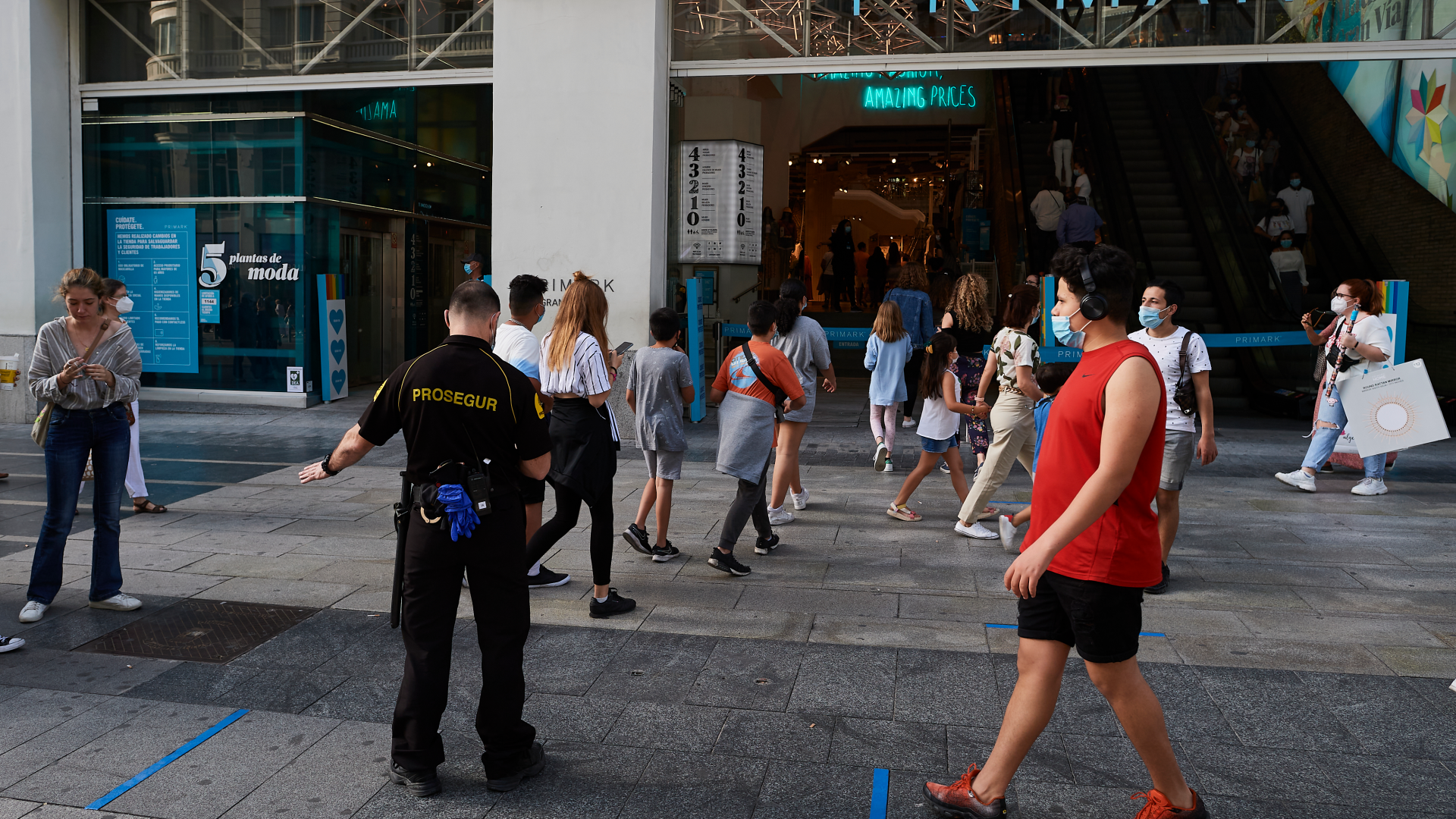 Spanish government signs agreement for partial lockdown across capital ...