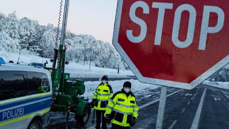 Germany partially closes borders despite EU criticism - CGTN