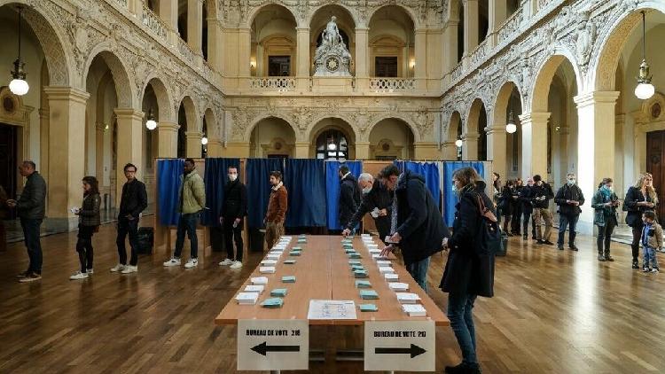 French vote turnout 65% at 15:00 GMT, down on 2017 - CGTN