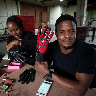 Kenyan’s invention turns sign language into audible speech - CGTN