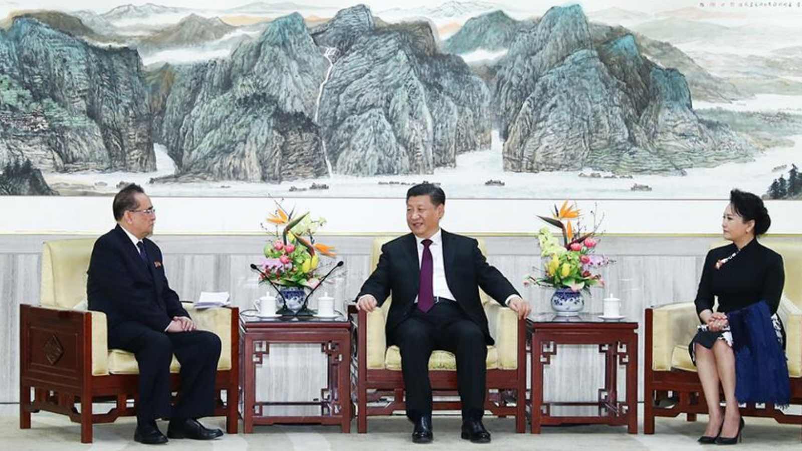 Xi and his wife meet senior DPRK official, watch art performance - CGTN