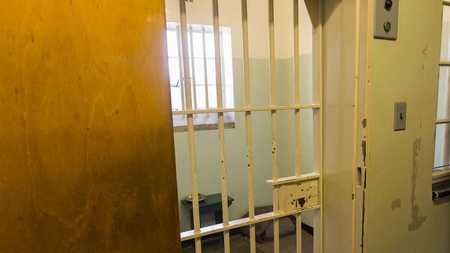 South Africa invites couples for prison-themed wedding - CGTN